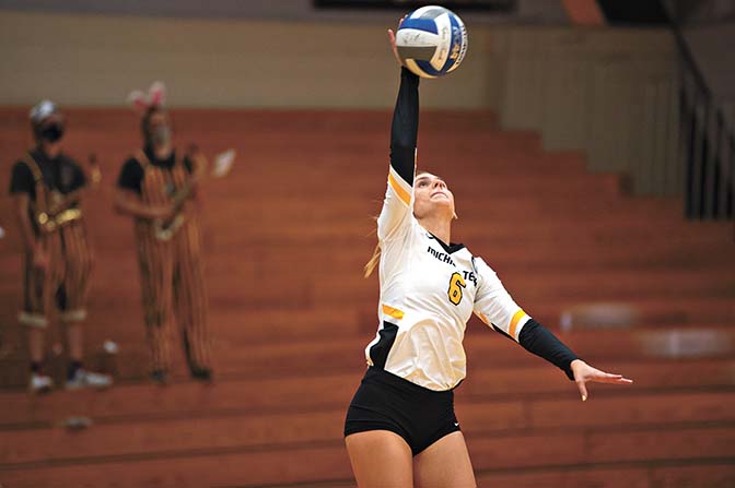 Volleyball sweeps No. 7 UMD to begin Keweenaw Classic | News, Sports ...